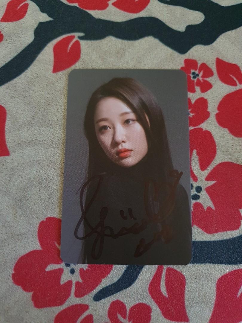LOONA YVES Loonaverse 2019 signed photocard, Hobbies & Toys ...