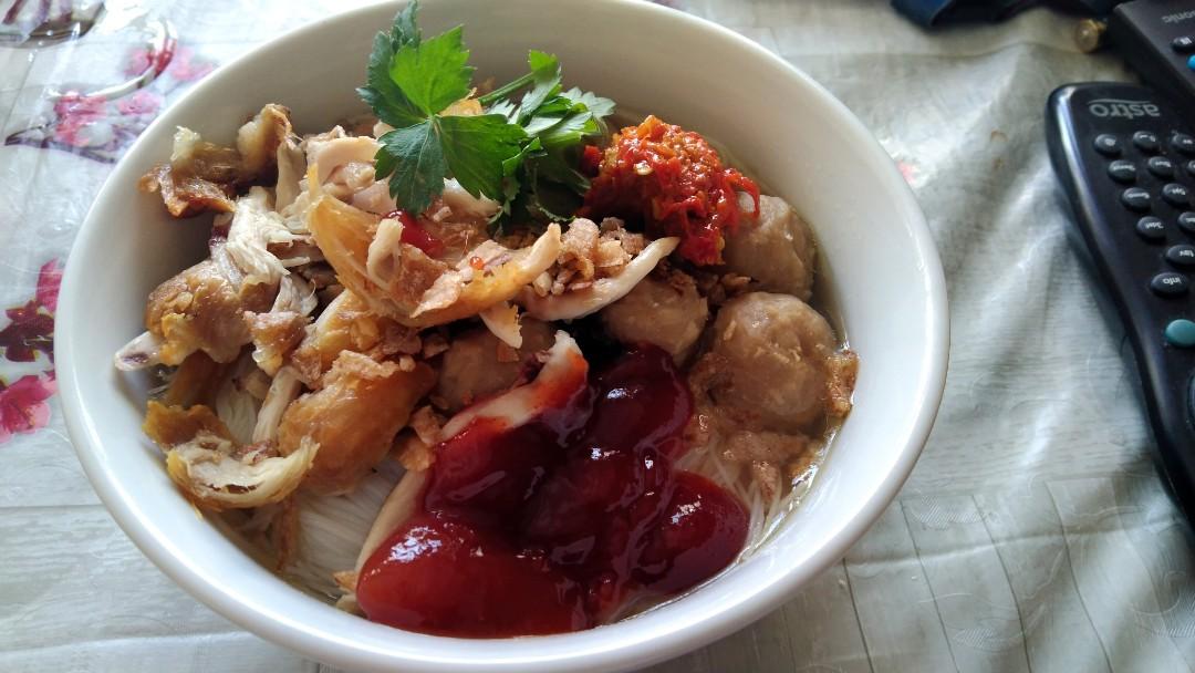 Mie sop indonesia, Food & Drinks, Rice & Noodles on Carousell