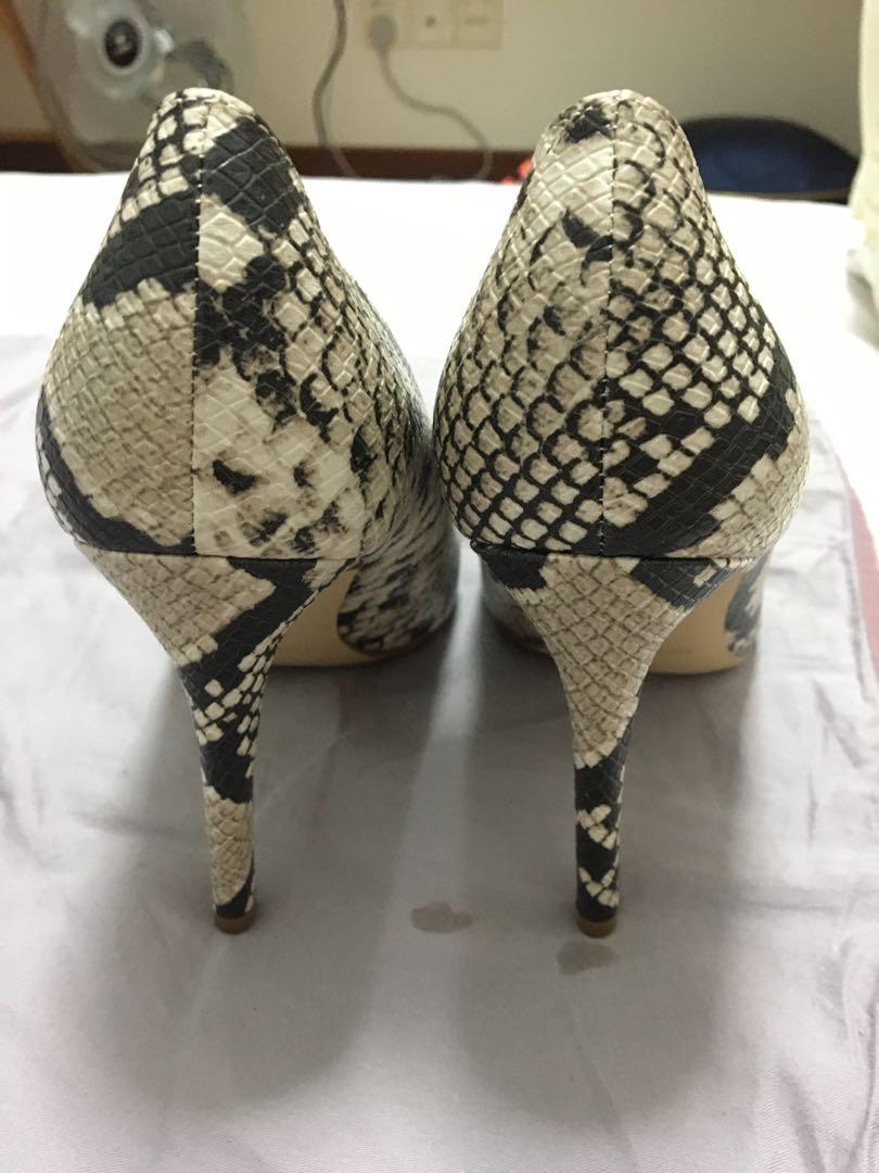Nine West snake sexy heel size 7M on Carousell