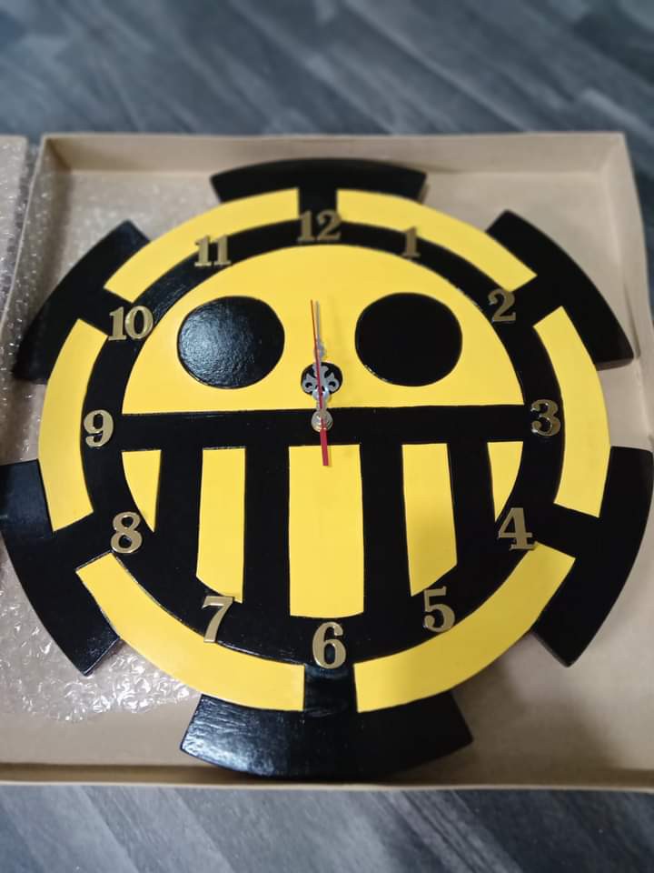 One Piece Heart Pirates Wooden Clock, Furniture & Home Living, Home ...