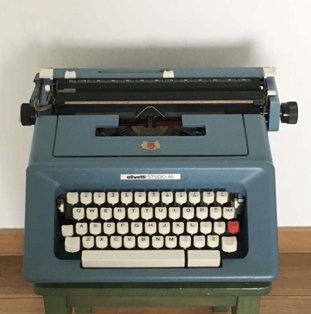 Vintage Olivetti Typewriter, Hobbies & Toys, Memorabilia & Collectibles ...