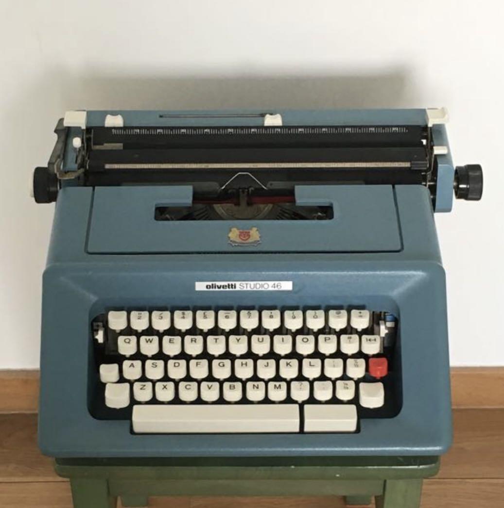 Vintage Olivetti Typewriter, Hobbies & Toys, Memorabilia & Collectibles ...