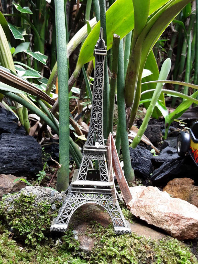 EIFFEL TOWER PARIS FRANCE, Hobbies & Toys, Memorabilia & Collectibles ...