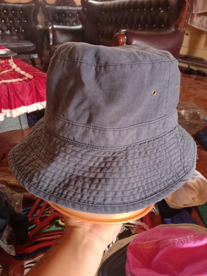Topi UNIQLO, Fesyen Pria, Aksesoris, Topi di Carousell