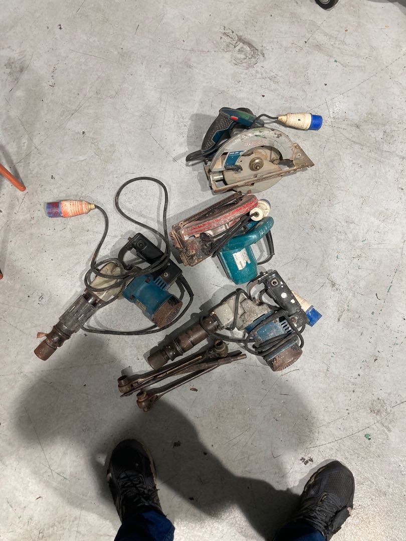 Hacking machine & sawing machine, Everything Else on Carousell