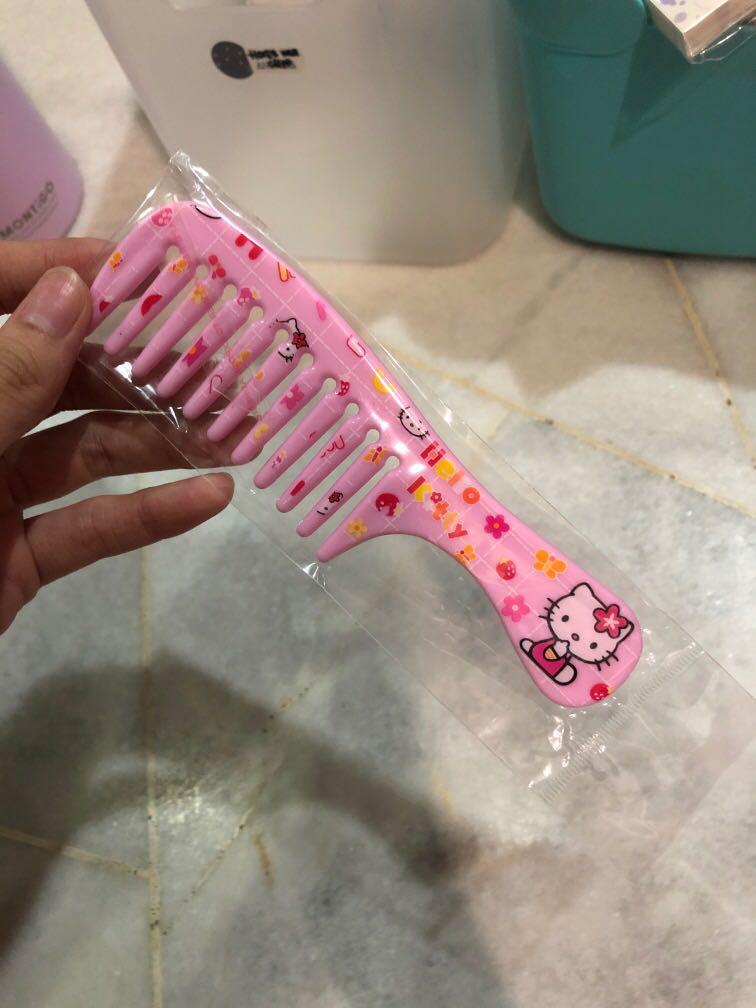 Hello kitty comb, Beauty & Personal Care, Hair on Carousell