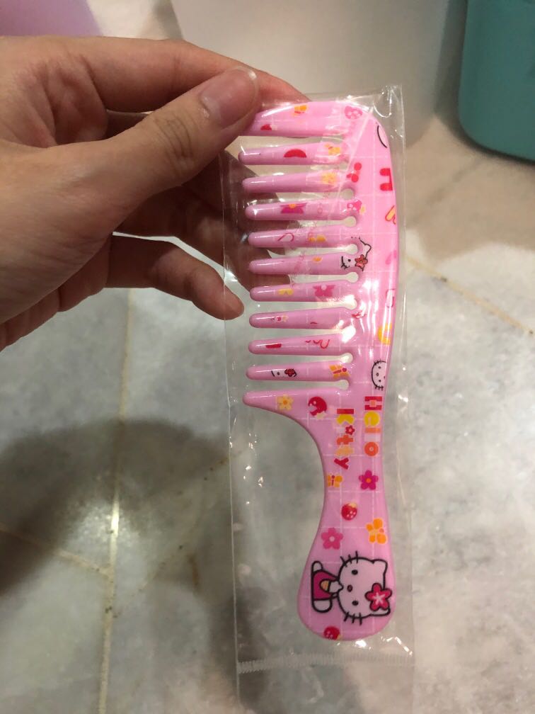 Hello kitty comb, Beauty & Personal Care, Hair on Carousell