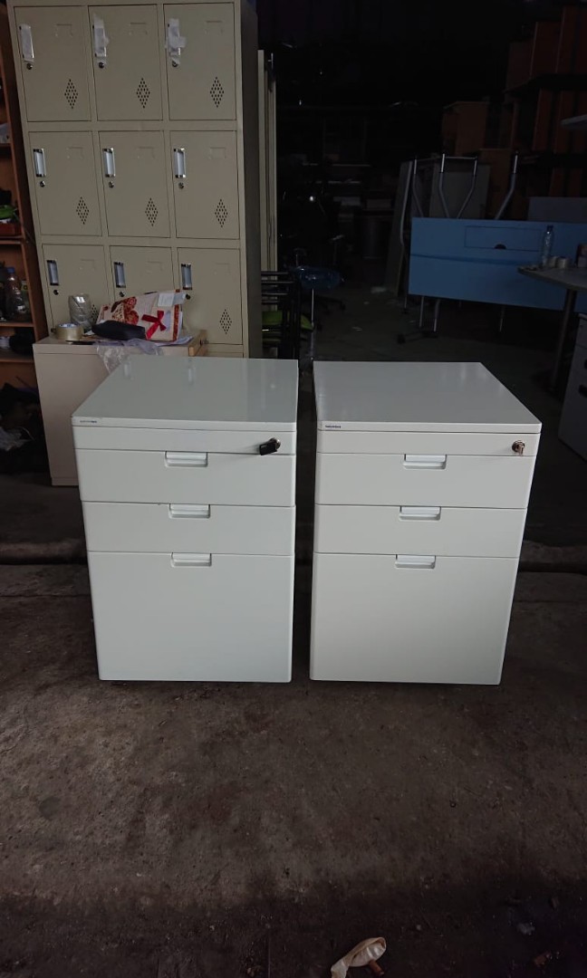 NAKAS DRAWER BESI LACI 3, Perabotan Rumah di Carousell