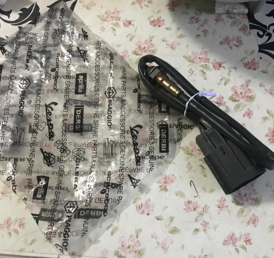 Original ekzos/exhaust sensor vespa LXV, Motorbikes on Carousell