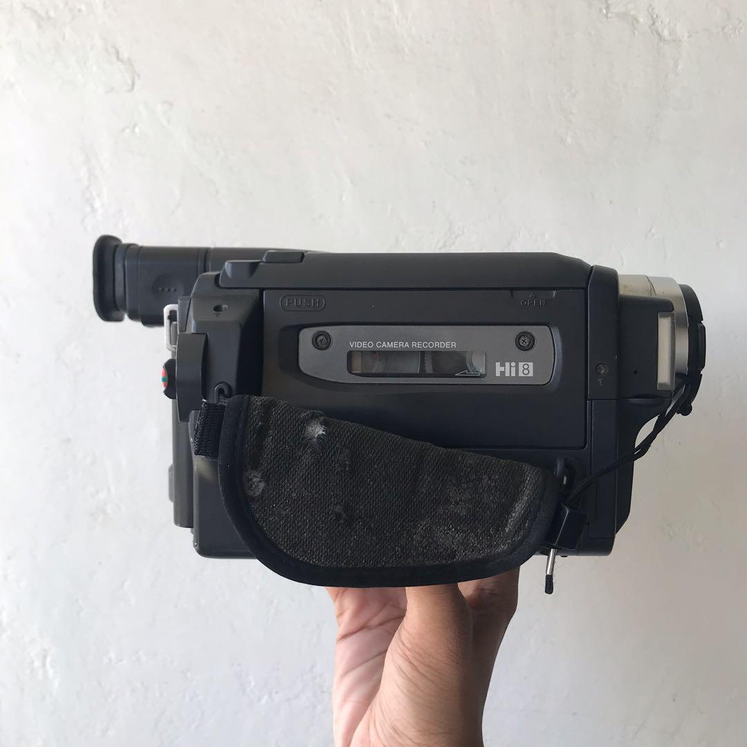 Sony Handycam Vision Hi8 CCD-TRV68 NTSC, Photography, Video Cameras on Carousell