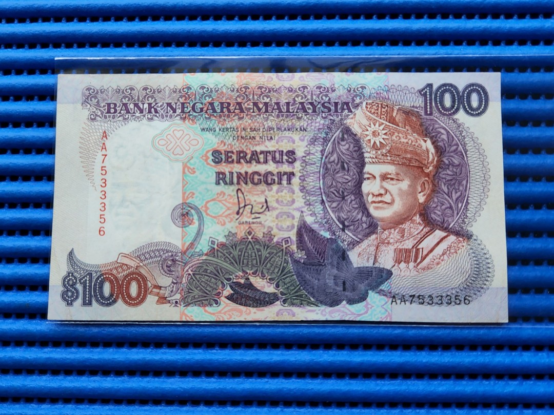 AA 7 5 3 3 3 5 6 Malaysia $100 Seratus Ringgit Note AA 7533356 First ...