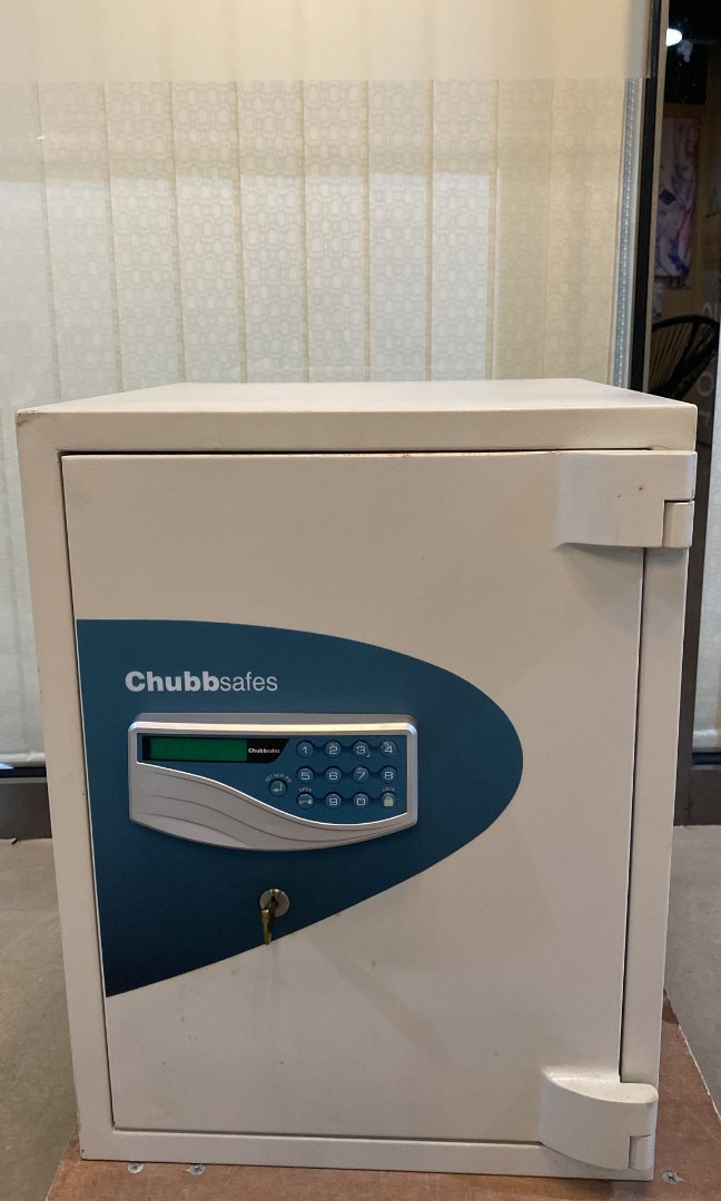 Chubb Safes Digital Lock Safe 電子鎖夾萬, 傢俬＆家居, 保安及門鎖 , 夾萬 - Carousell
