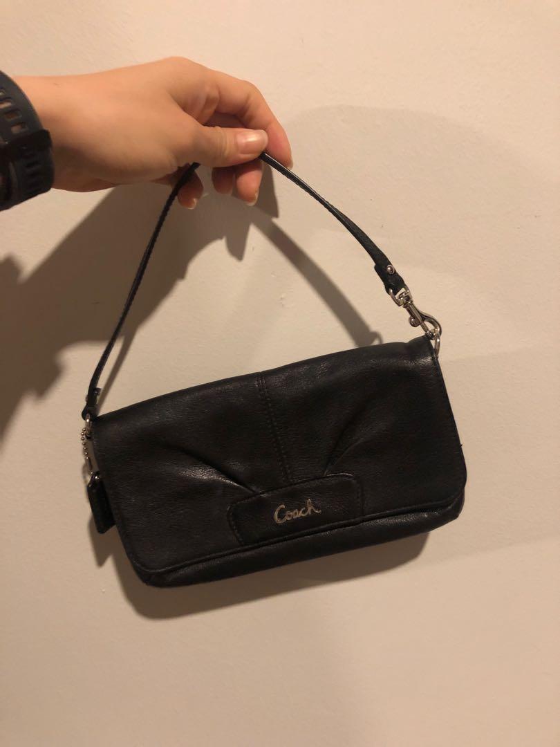 Coach underarm bag armpit bag clutch purse, Women's Fashion, Bags ...