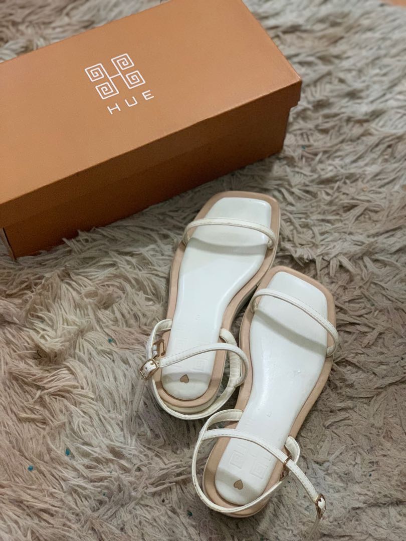 Hue Manila Lori Sandals, Women's Fashion, Footwear, Sandals on Carousell