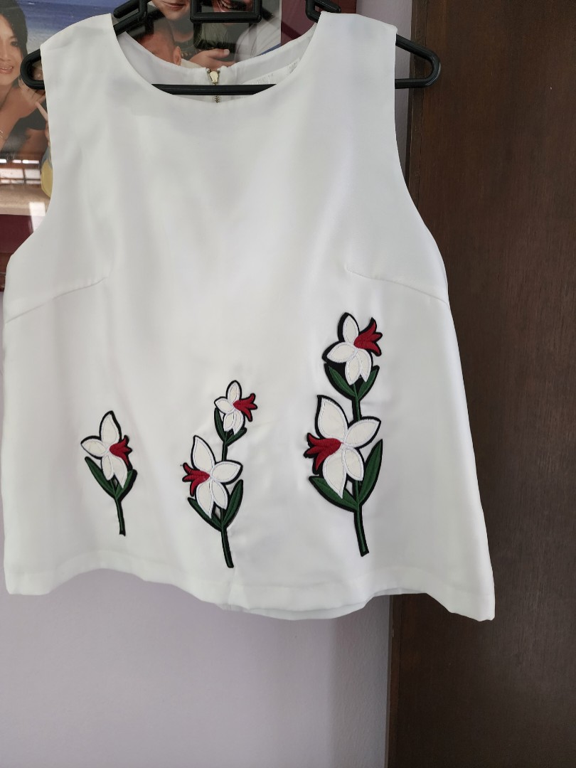 Pretty White Flower Top, Women's Fashion, Tops, Blouses on Carousell