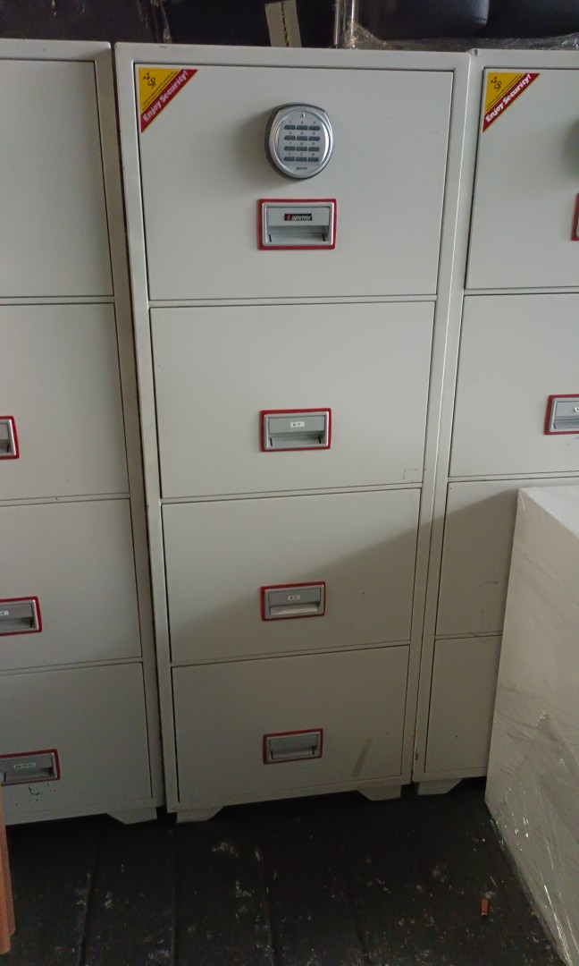 SENTRY SAFE 4 LAYER VERTICAL VAULT, Furniture & Home Living, Furniture ...