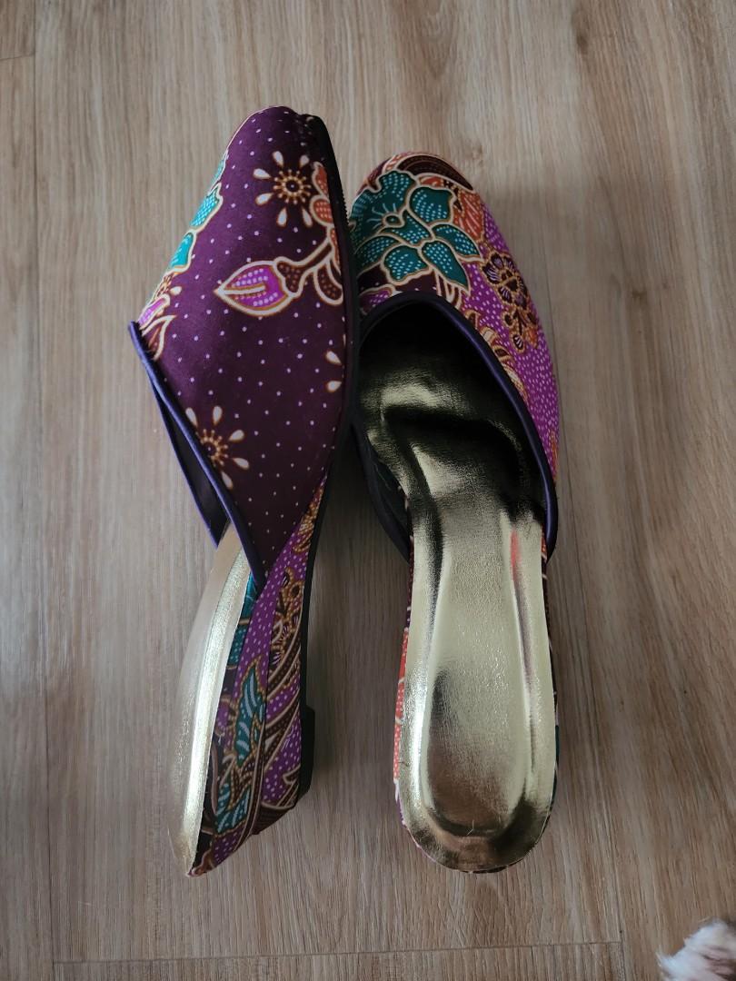 Batik shoes, Women's Fashion, Footwear, Wedges on Carousell