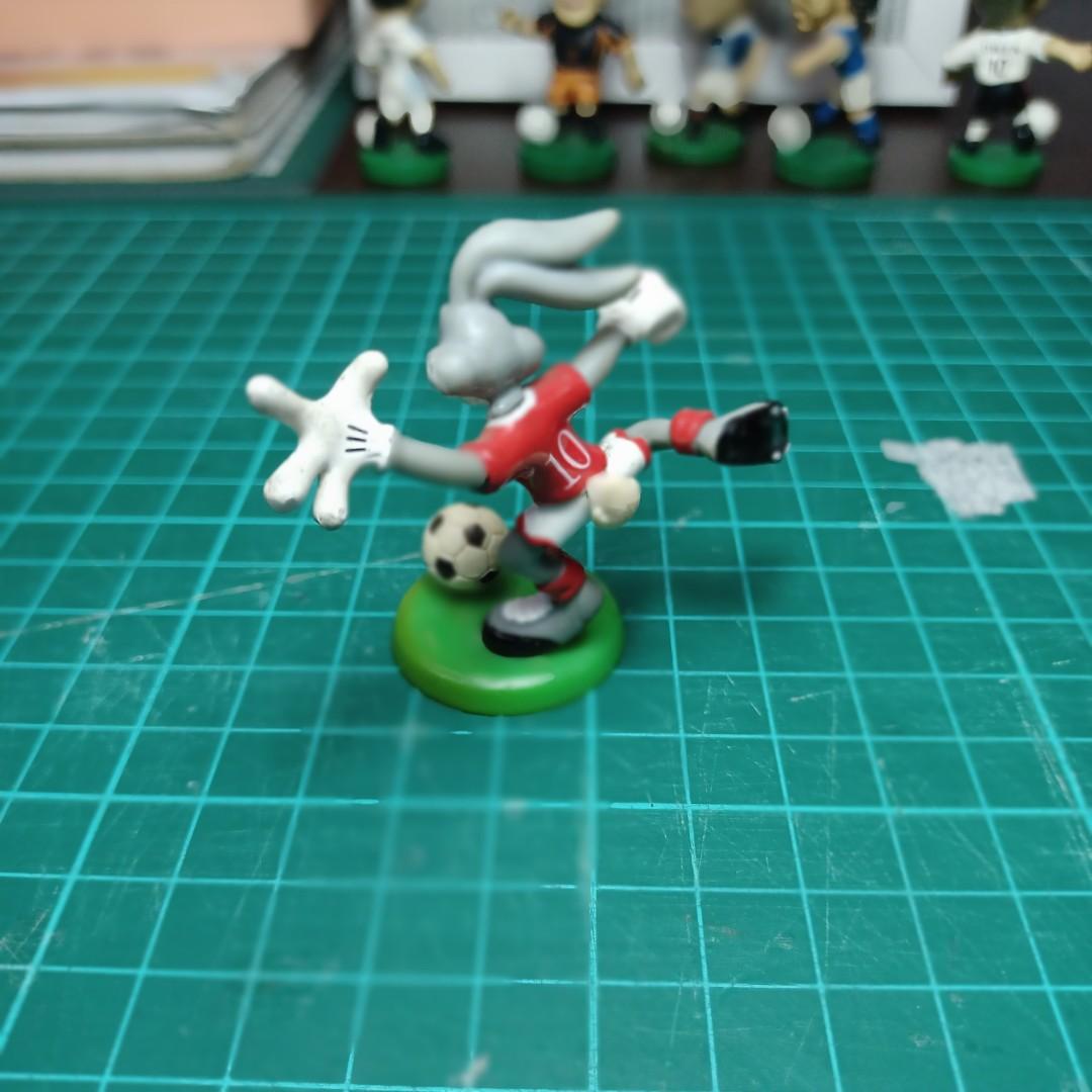 Figure Loony Toons Bola Alfamart, Toys & Collectibles, Mainan di Carousell