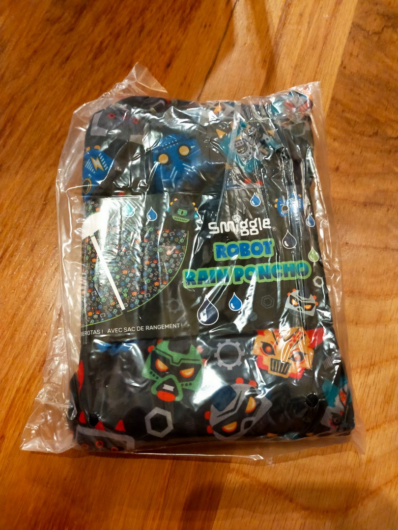 Smiggle robot poncho, Babies & Kids, Babies & Kids Fashion on Carousell