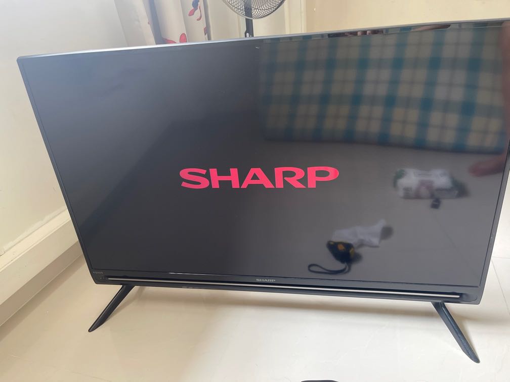 NON SMART 40” SHARP TV [CLEARING], TV & Home Appliances, TV & Entertainment, TV on Carousell