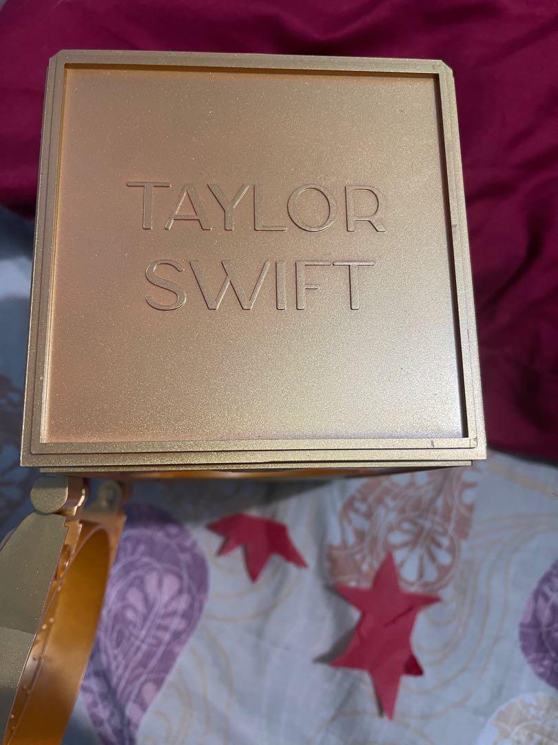 Taylor Swift Fearless Vault Snow Globe, Hobbies & Toys, Music & Media ...
