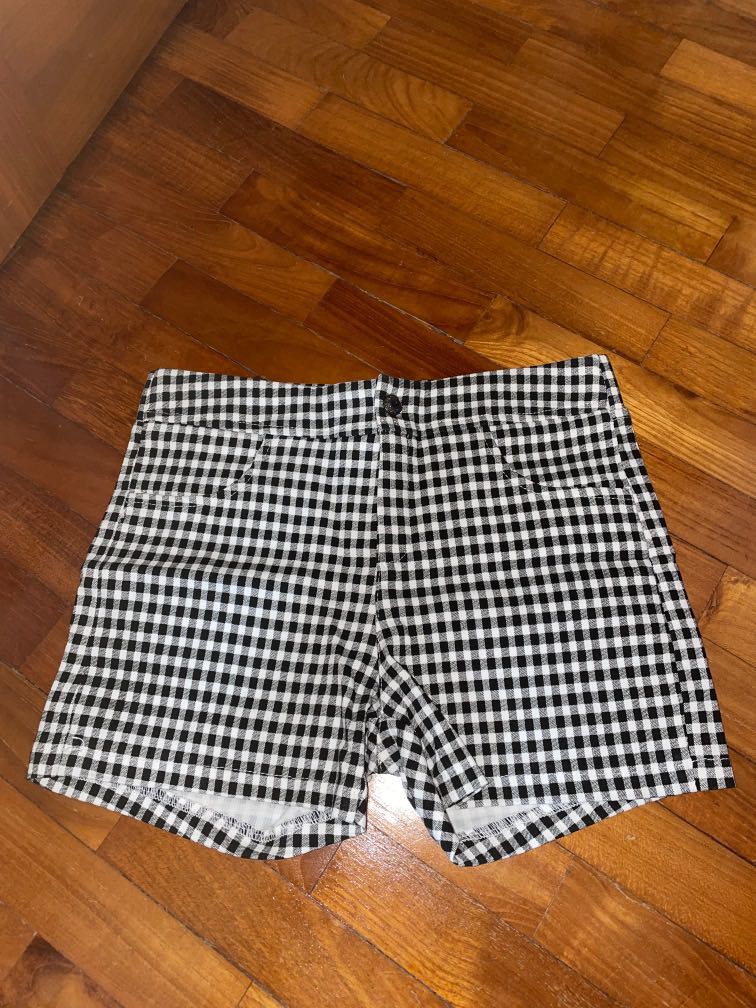 checkered shorts, Women's Fashion, Bottoms, Shorts on Carousell
