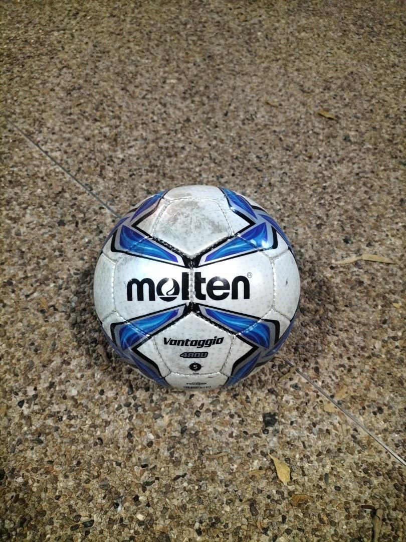 Molten soccer ball, Sports Equipment, Sports & Games, Racket & Ball ...