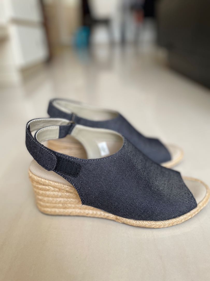 Muji fabric wedges, Women's Fashion, Footwear, Wedges on Carousell