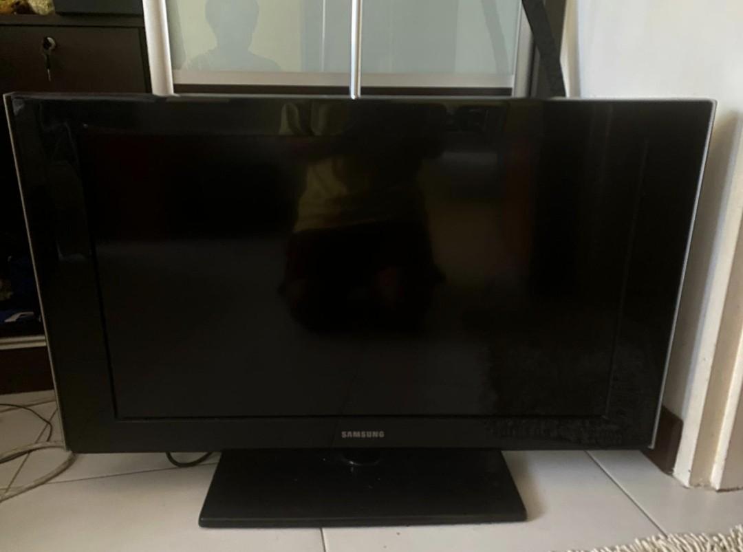 Samsung flat tv 30 inch (well used), TV & Home Appliances, TV ...