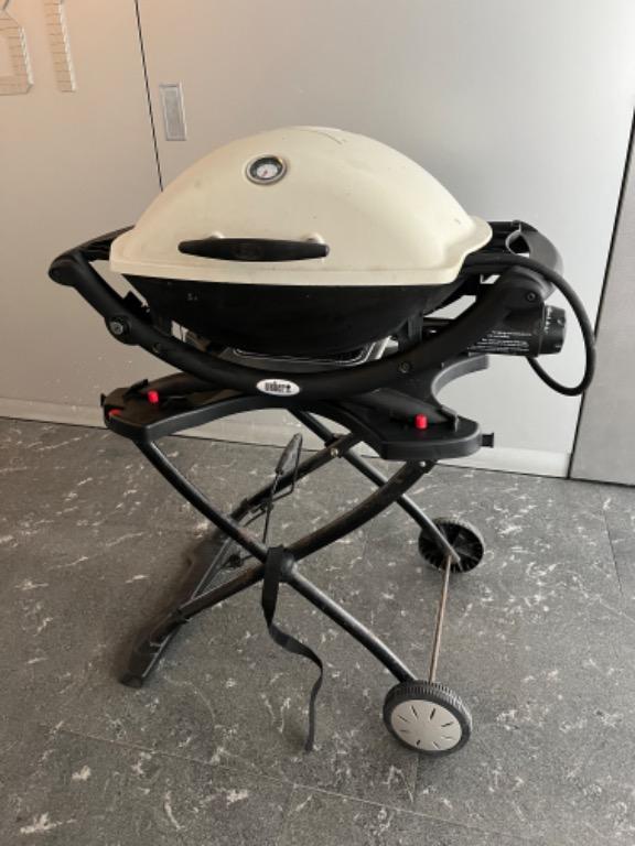 Weber Q200 with lot of accessories, TV & Home Appliances, Kitchen ...