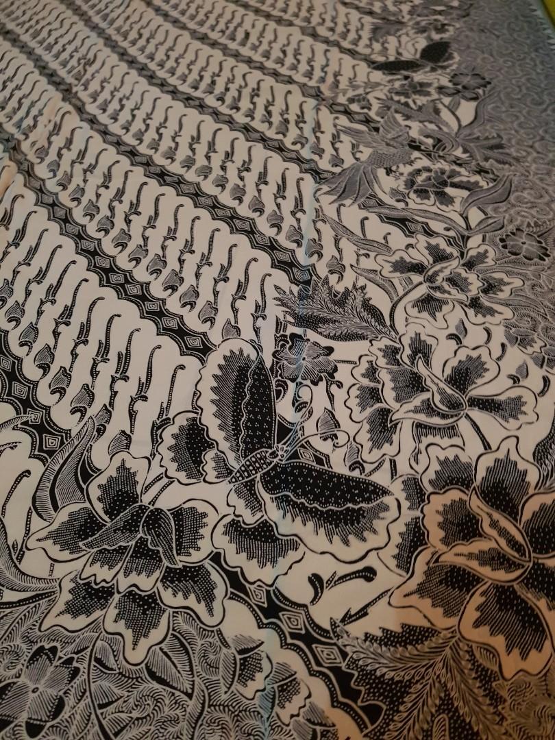 Batik sutra jadul, Antik, Lainnya di Carousell