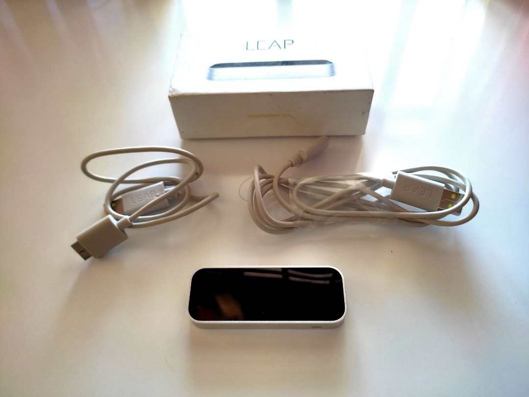 Leap Motion Hand/Finger Tracker Controller (for enhancing PC or VR ...