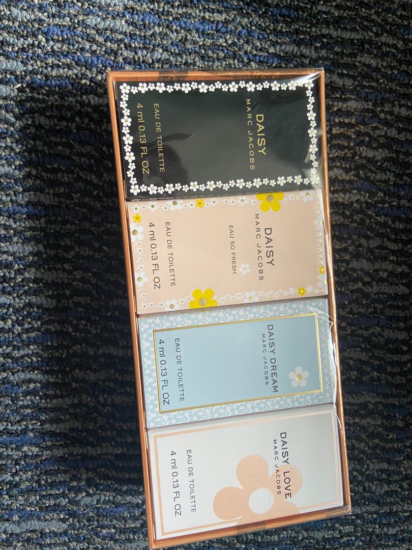MARC JACOBS MINI PERFUME SET (4ml each), Beauty & Personal Care ...