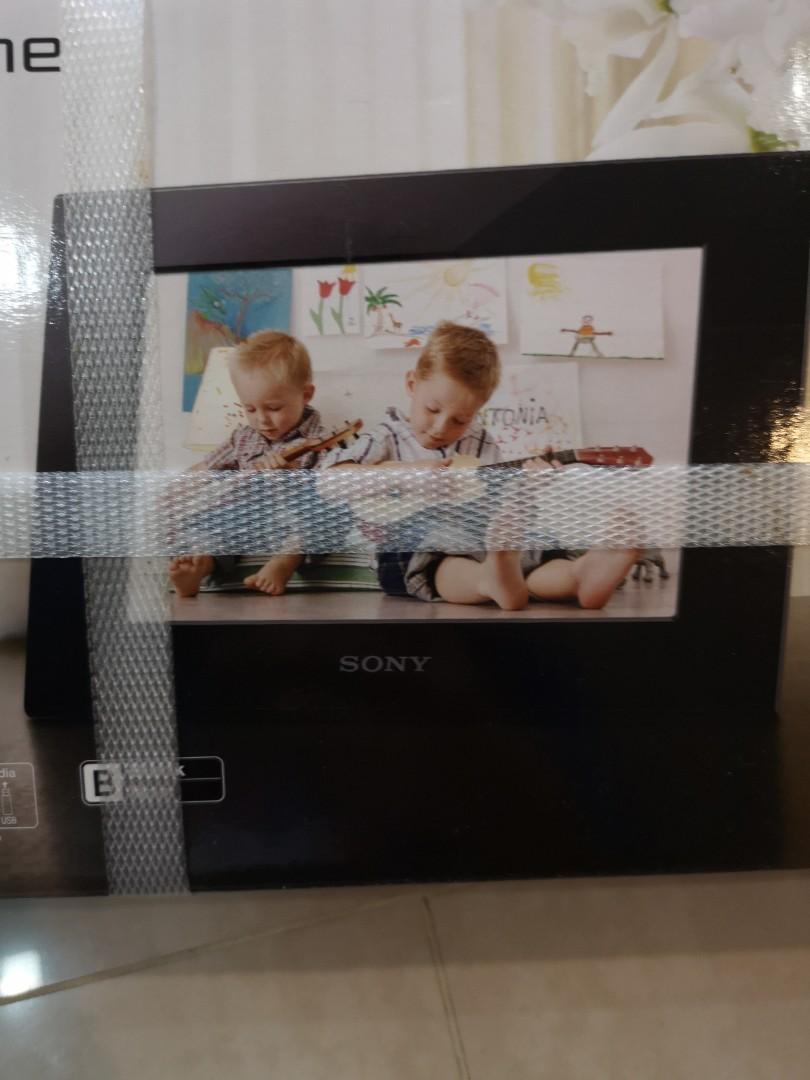 SONY S-Frame Digital Photo Frame DPF-C700, Furniture & Home Living ...