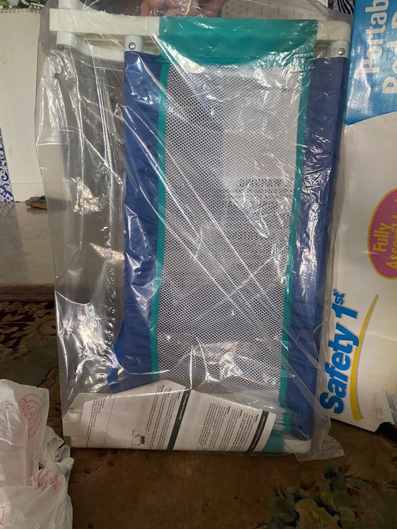 Bed gate, Babies & Kids, Baby Nursery & Kids Furniture, Safety Gates ...