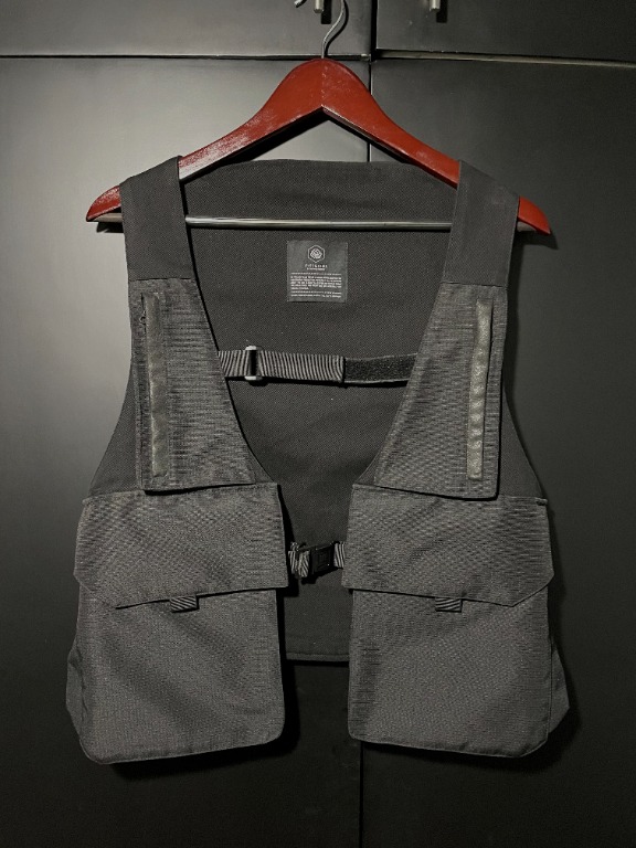 Guerrilla Group 17S-ES-AV01 Vest, Men's Fashion, Coats, Jackets and ...