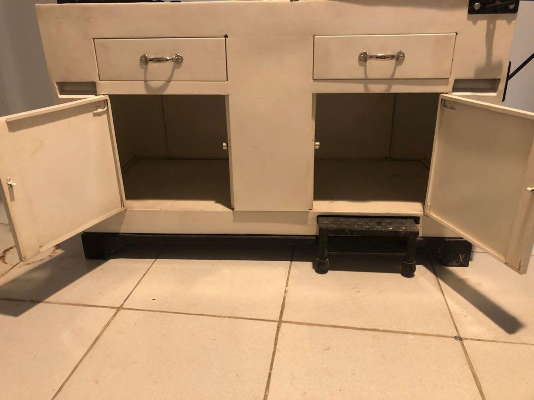 Hamilton bed / Examination bed, Furniture & Home Living, Furniture, Bed ...