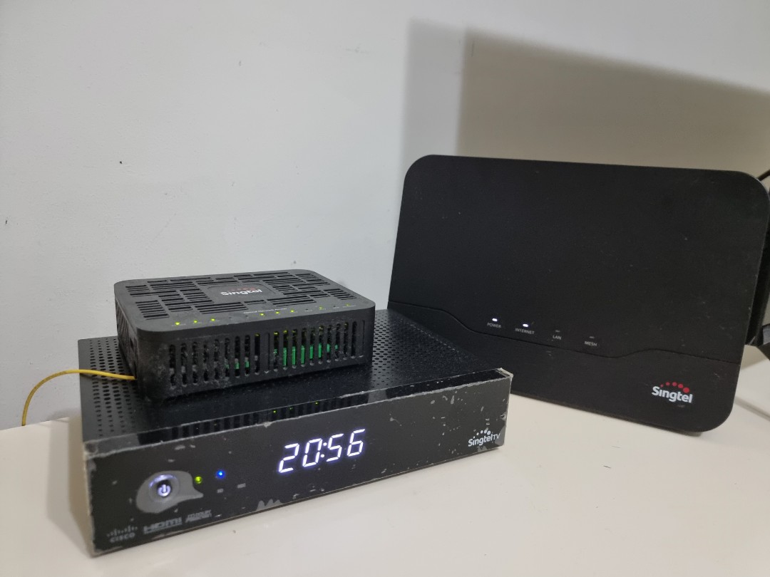 Singtel broadband + Singtel TV contract (9 months) transfer, Everything ...