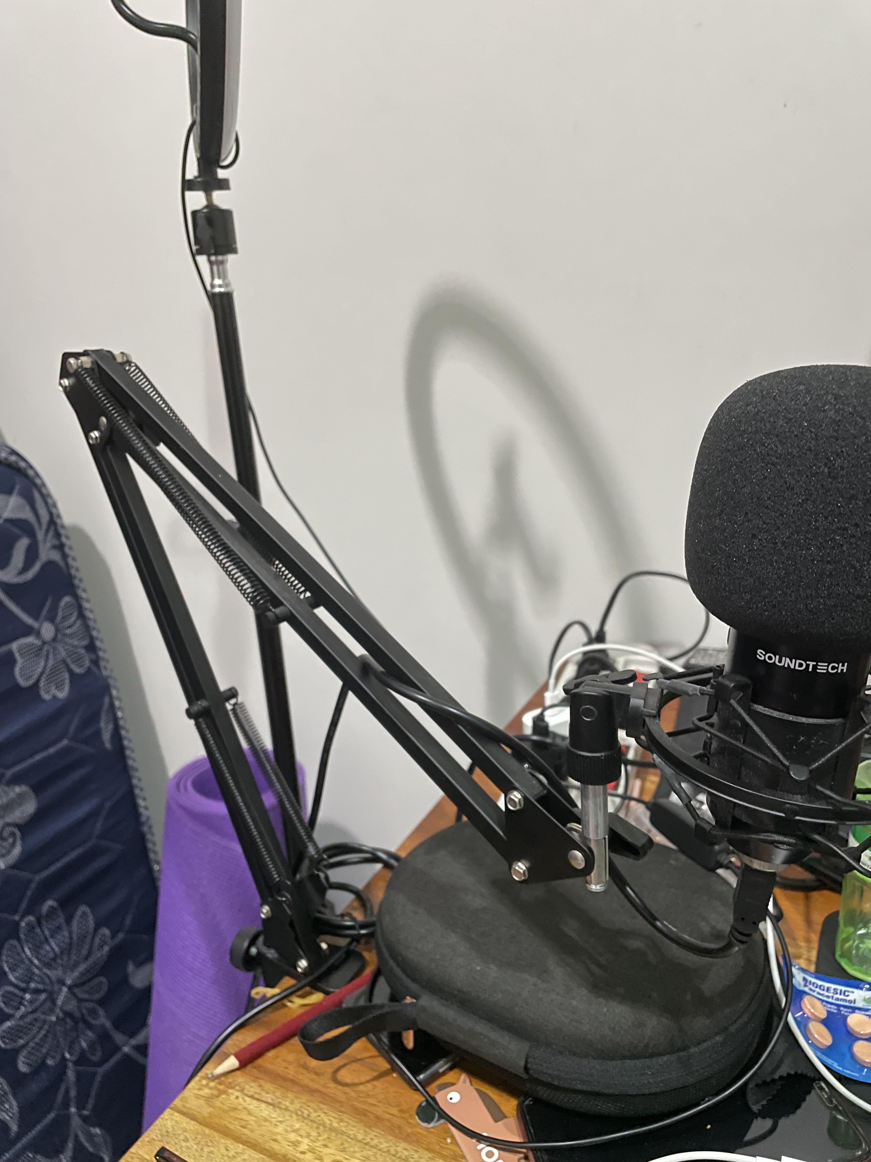 Soundtech microphone st 800, Elektronik, Bagian Komputer & Aksesoris di ...