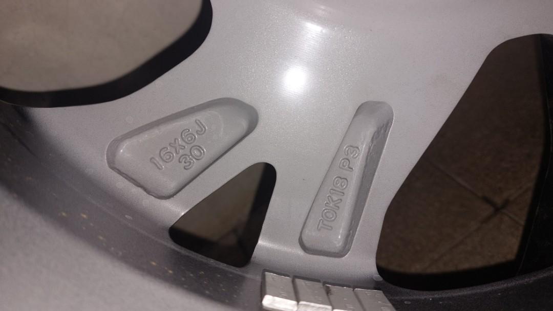 '22 Toyota Innova oem Enkei Japan 16" mags and tires, Car Parts ...