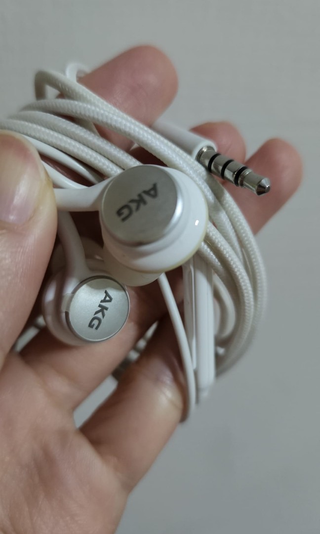 AKG Wire Earphones, Audio, Earphones on Carousell
