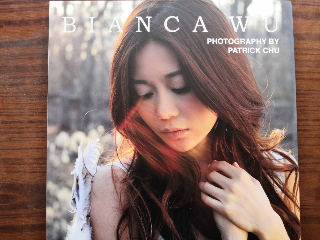 Bianca Wu 胡琳 寫真集 香港版 9成新保存良好, 興趣及遊戲, 收藏品及紀念品, 明星周邊 - Carousell
