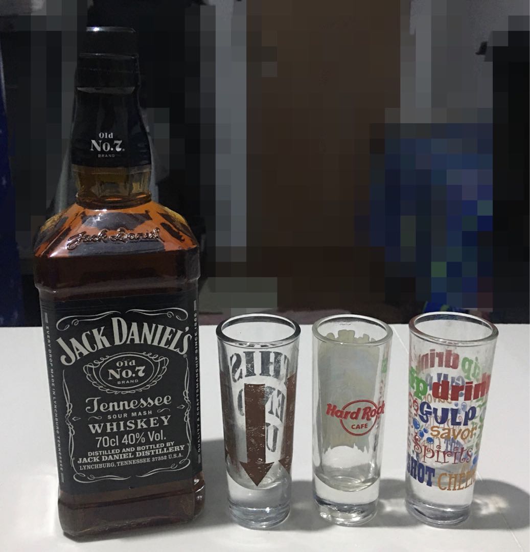 JD 700ml with freebies, Food & Drinks, Beverages on Carousell