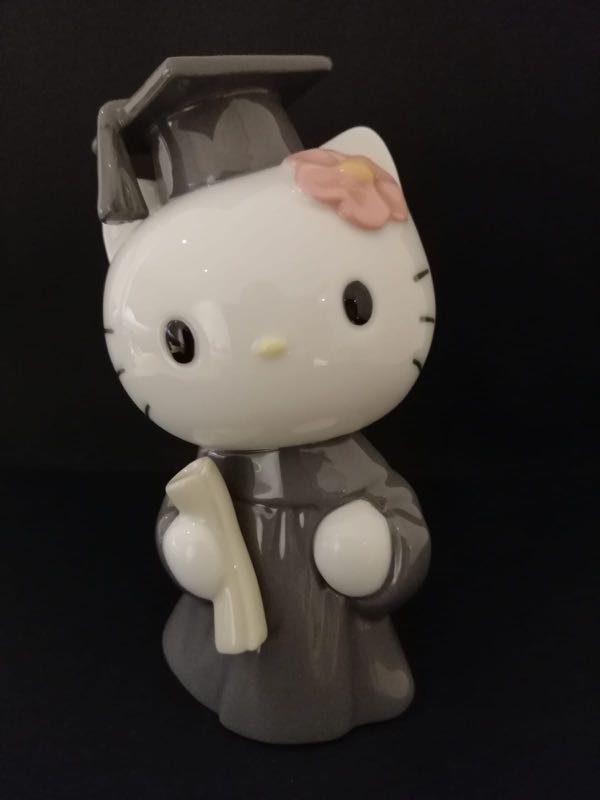 NAO BY LLADRO PORCELAIN HELLO KITTY GRADUATION DAY, 其他, 其他 - Carousell