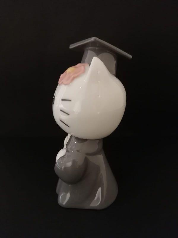NAO BY LLADRO PORCELAIN HELLO KITTY GRADUATION DAY, 其他, 其他 - Carousell