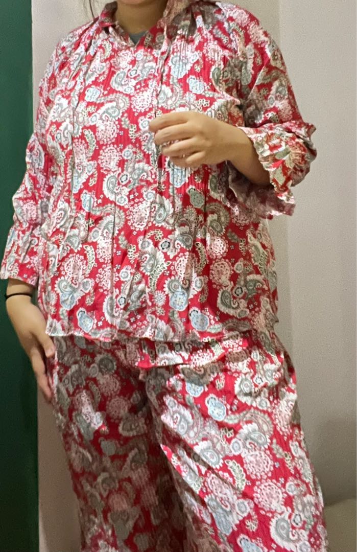 PLEATED SET, Women's Fashion, Muslimah Fashion, Baju Kurung & sets on ...