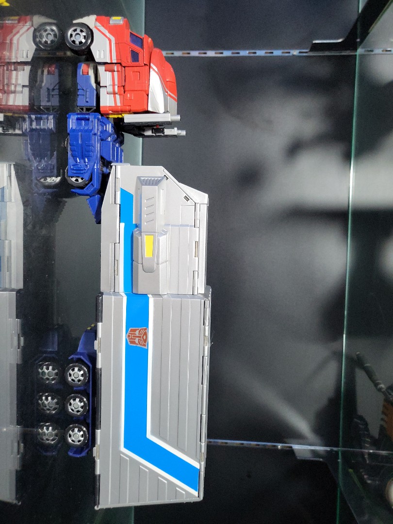 transformers henkei classic generation optimus with trailer, Hobbies ...