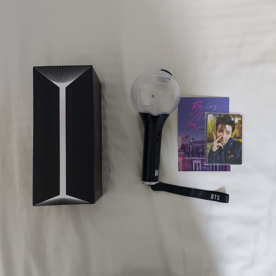 BTS army bomb ver 3 (WITH OFFICIAL PC), Hobbies & Toys, Memorabilia ...