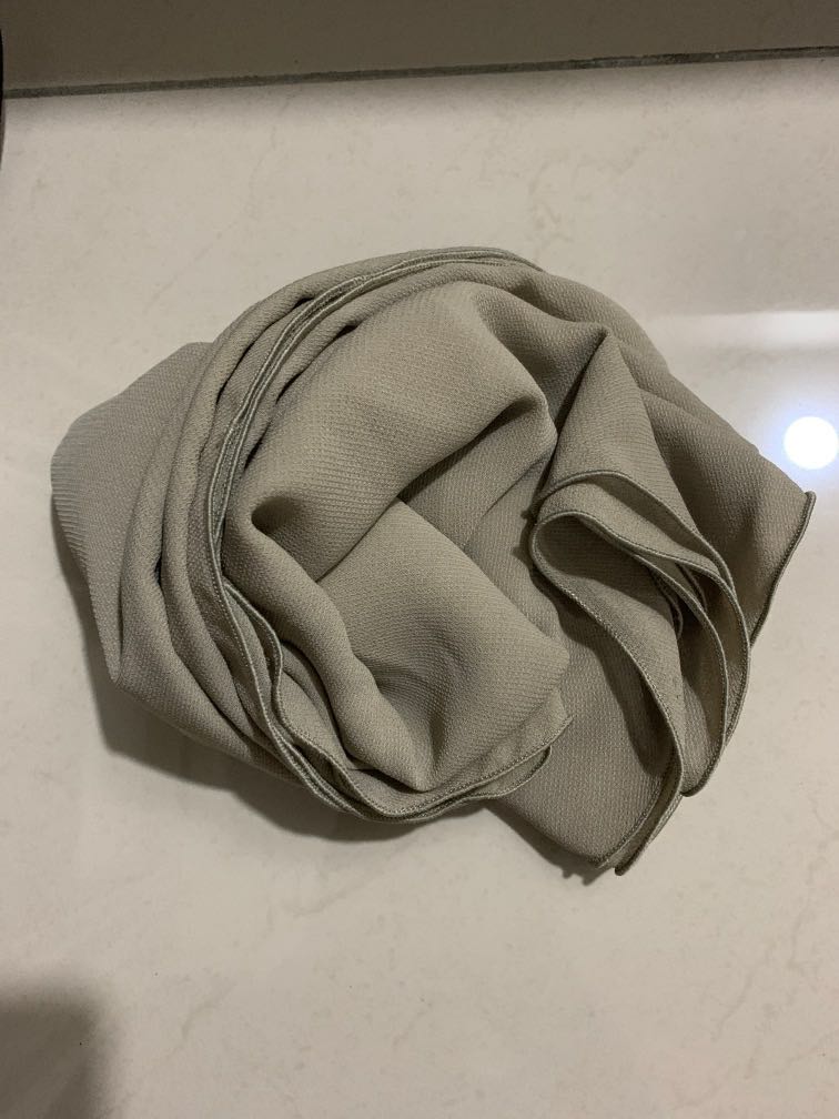 Wide Shawl / SELENDANG, Women's Fashion, Muslimah Fashion, Hijabs on ...
