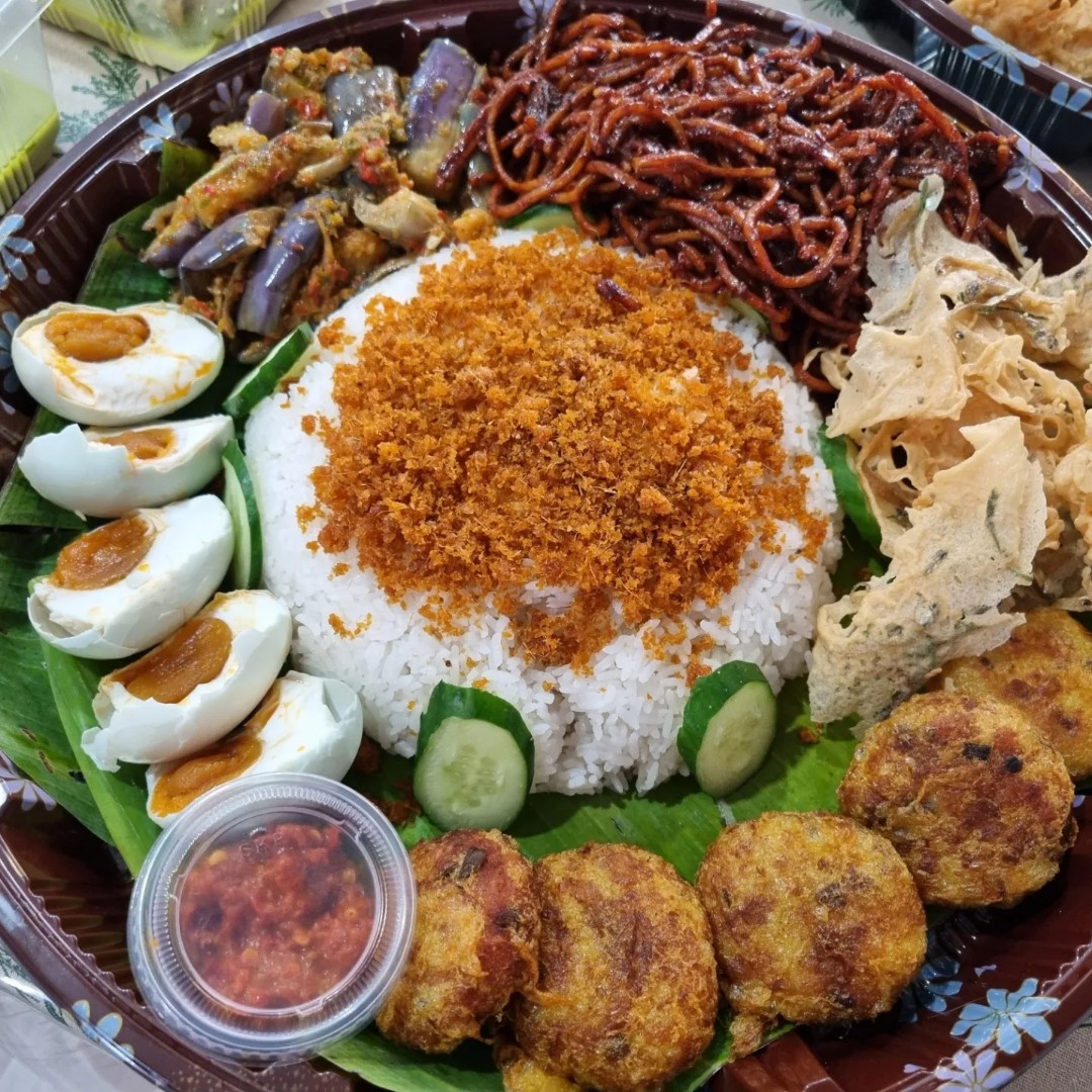 Nasi ambeng dulang, Food & Drinks, Local Eats on Carousell